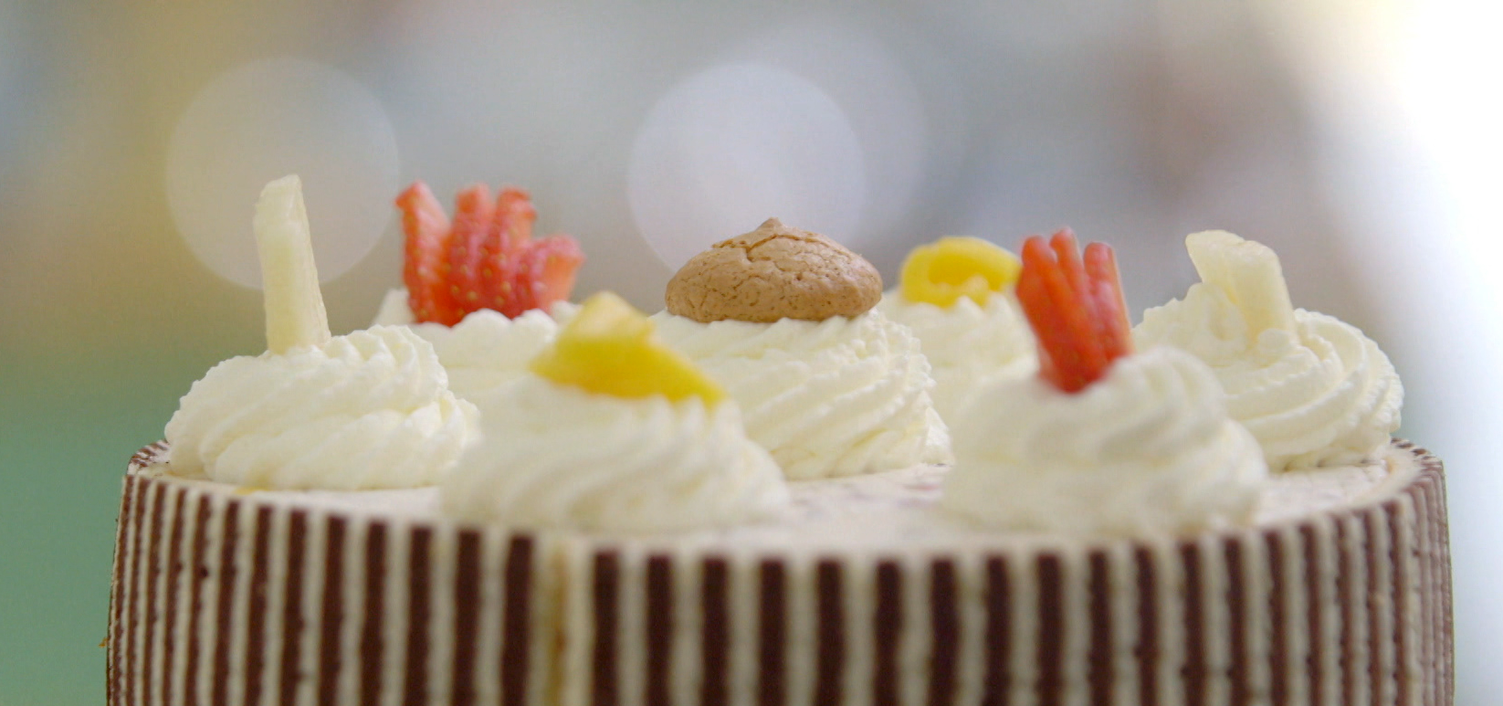 Chipolatataart met vers fruit - Heel Holland Bakt