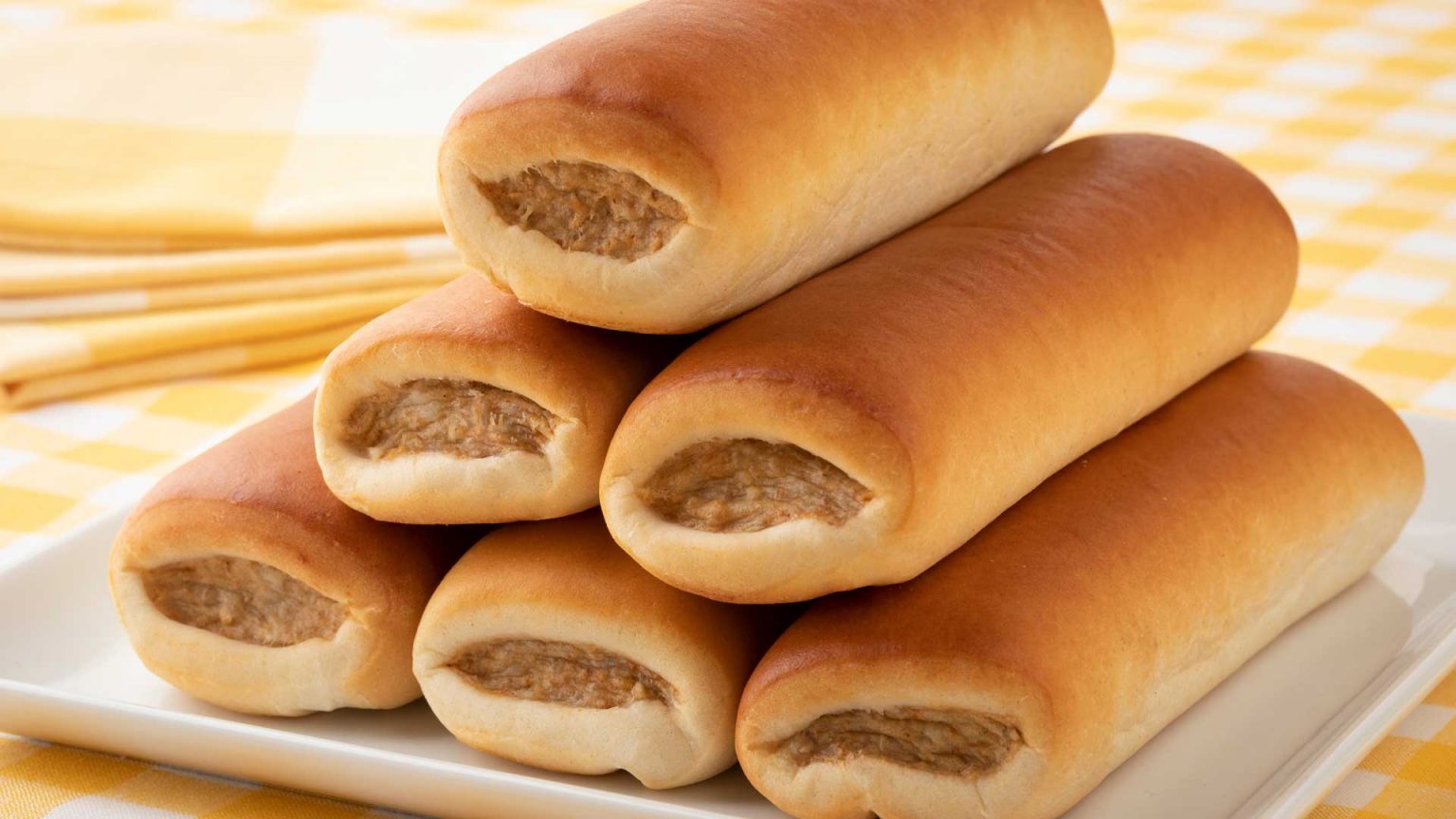 Worstenbroodjes: zo maak je de lekkerste en zo warm je ze op - Heel ...