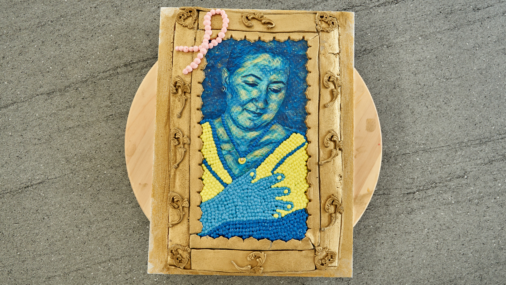 Biscuittaart met tonkaboon en eetbaar papier - Heel Holland Bakt