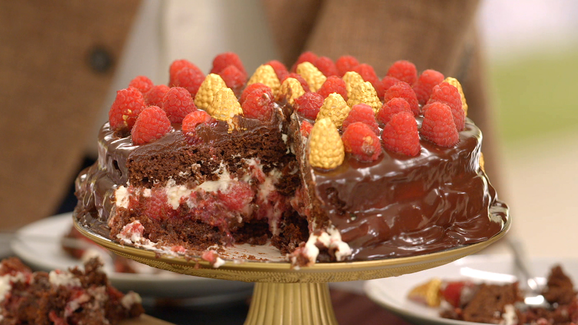 Chocoladetaart met gouden bonbons - Heel Holland Bakt