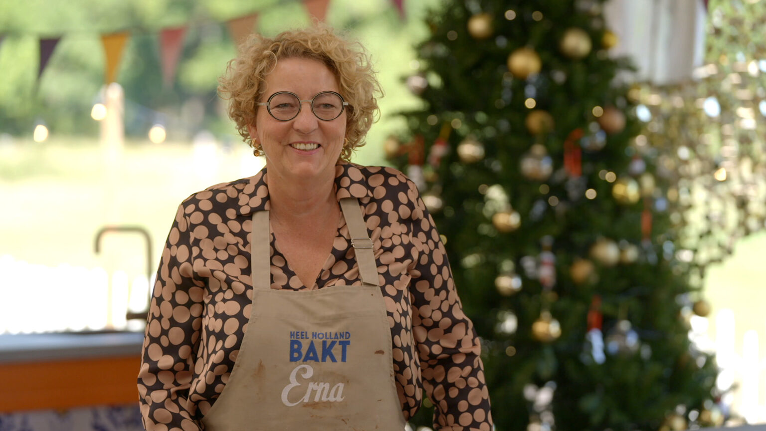Deelnemer Erna neemt afscheid - Heel Holland Bakt