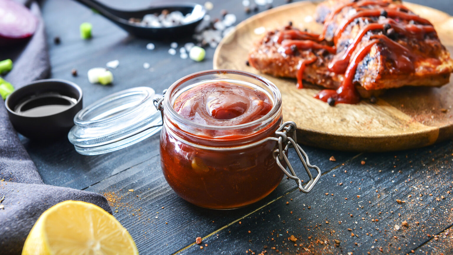 5x een zelfgemaakte saus voor bij de barbecue - Heel Holland Bakt