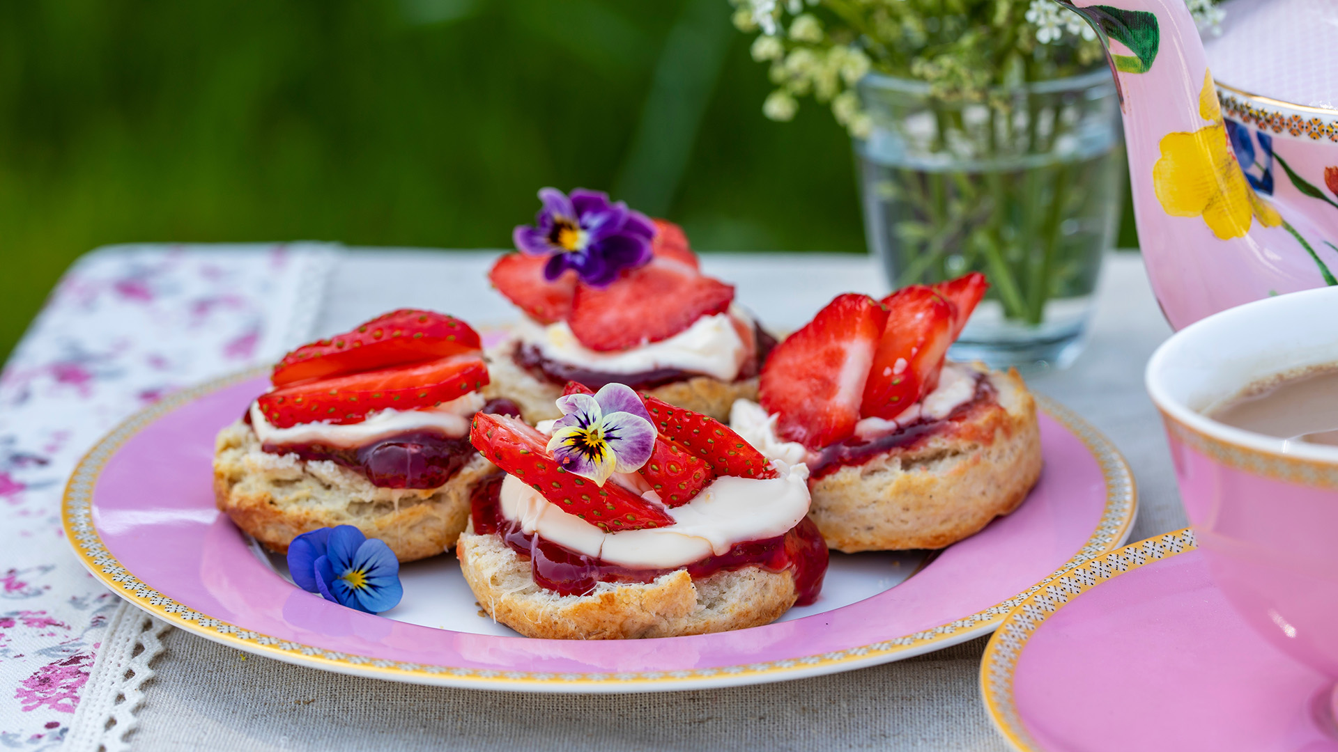 De lekkerste Britse baksels voor tijdens The Great British Bake Off