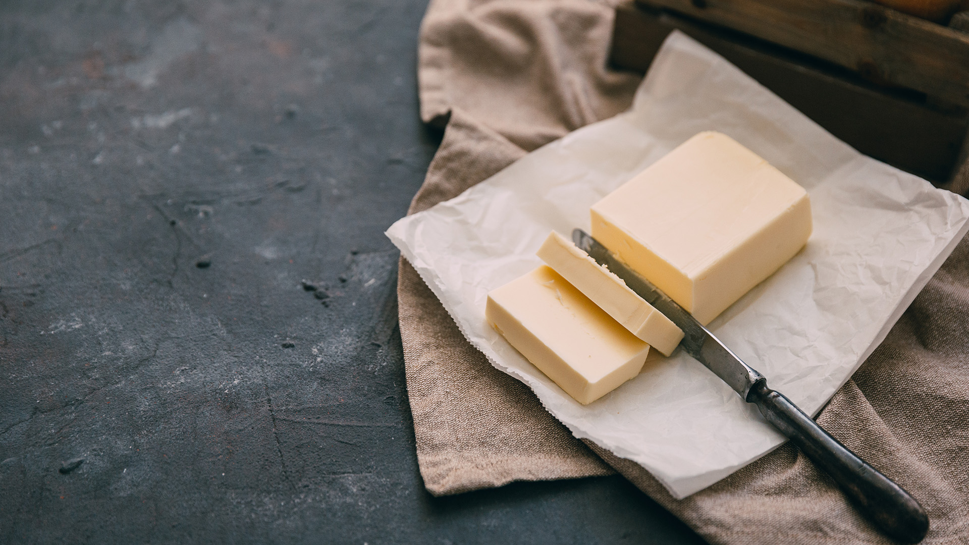 Wanneer gebruik je wél gezouten boter? - Heel Holland Bakt