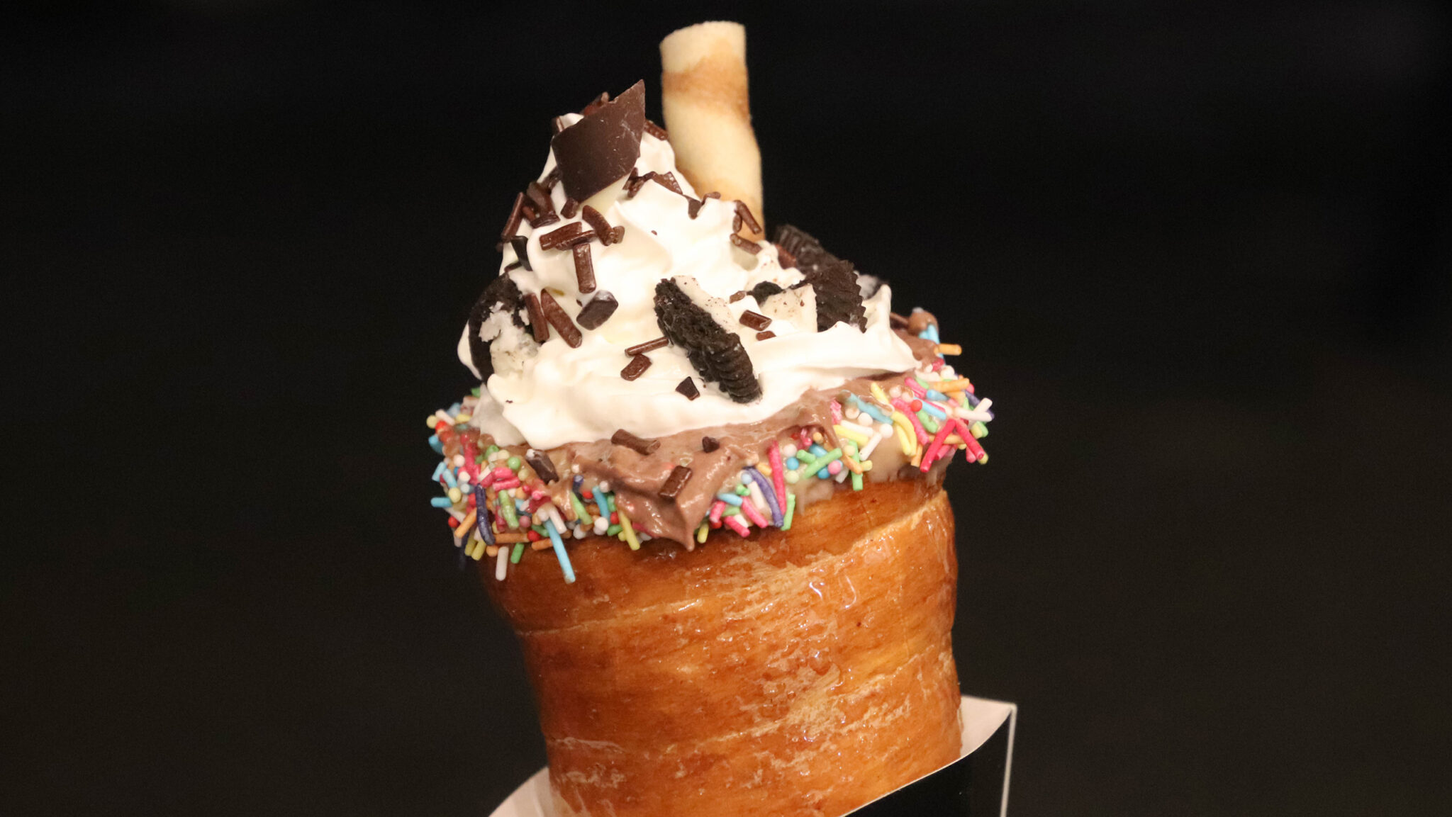 Dit is chimney cake en zo maak je het - Heel Holland Bakt