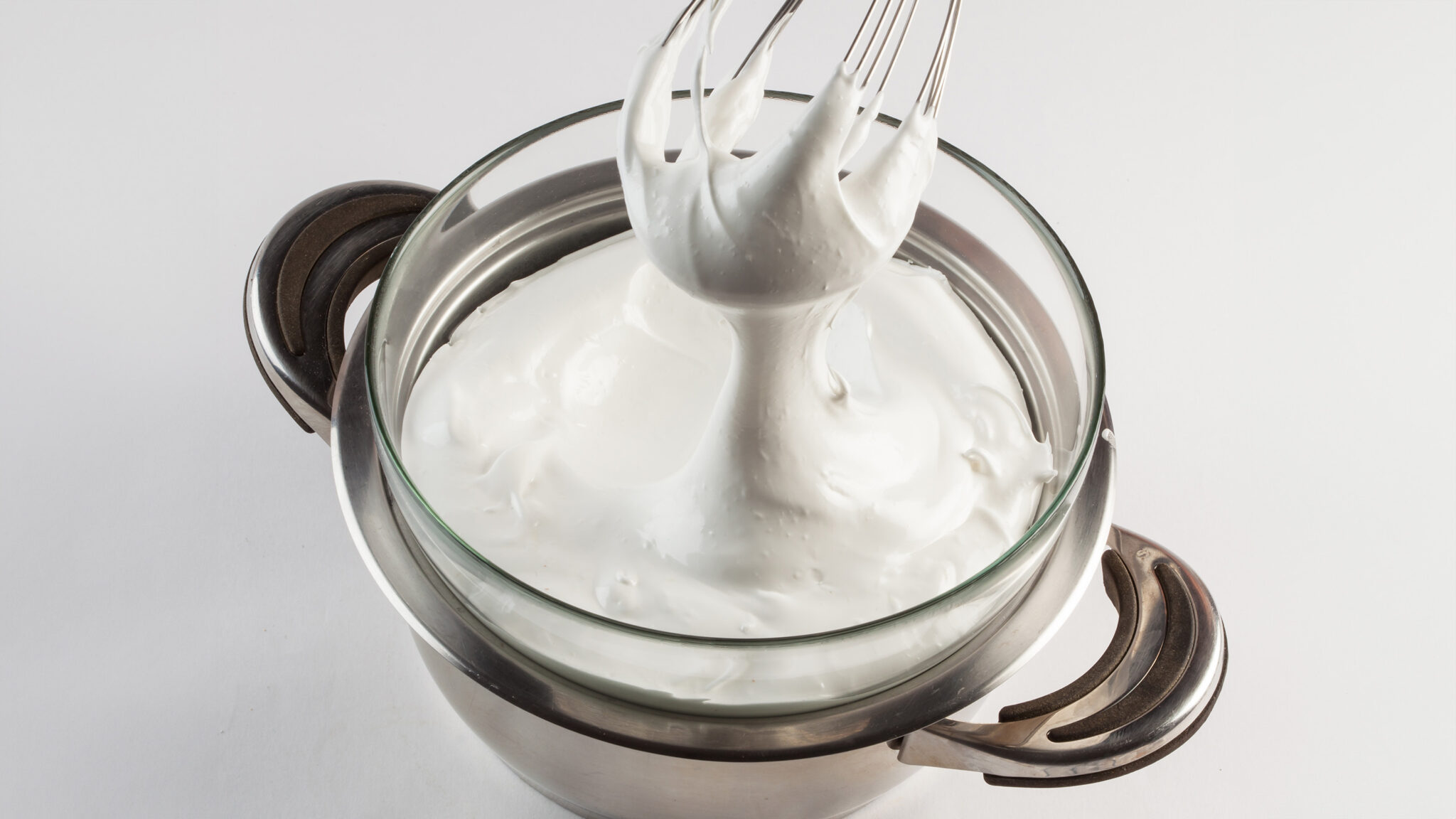 Swiss meringue botercrème maak je zo - Heel Holland Bakt