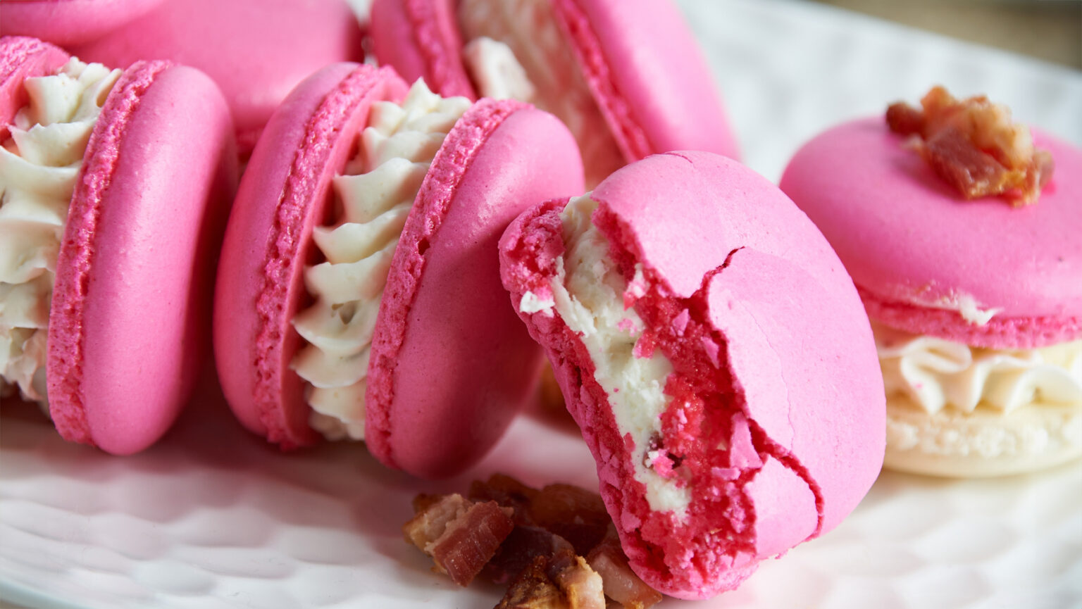 Swiss meringue botercrème maak je zo - Heel Holland Bakt