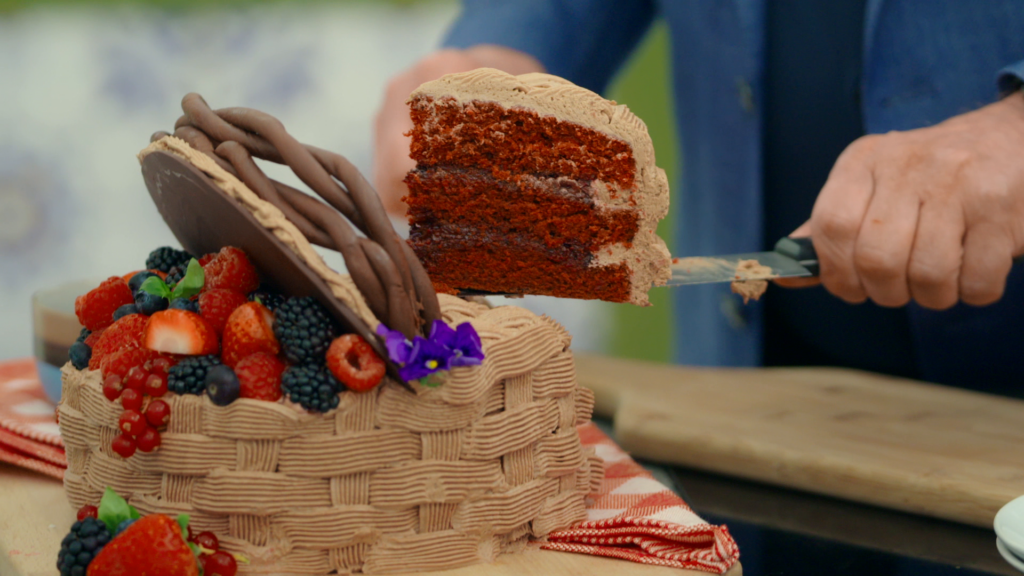 Red Velvet cake met botercrème - Heel Holland Bakt
