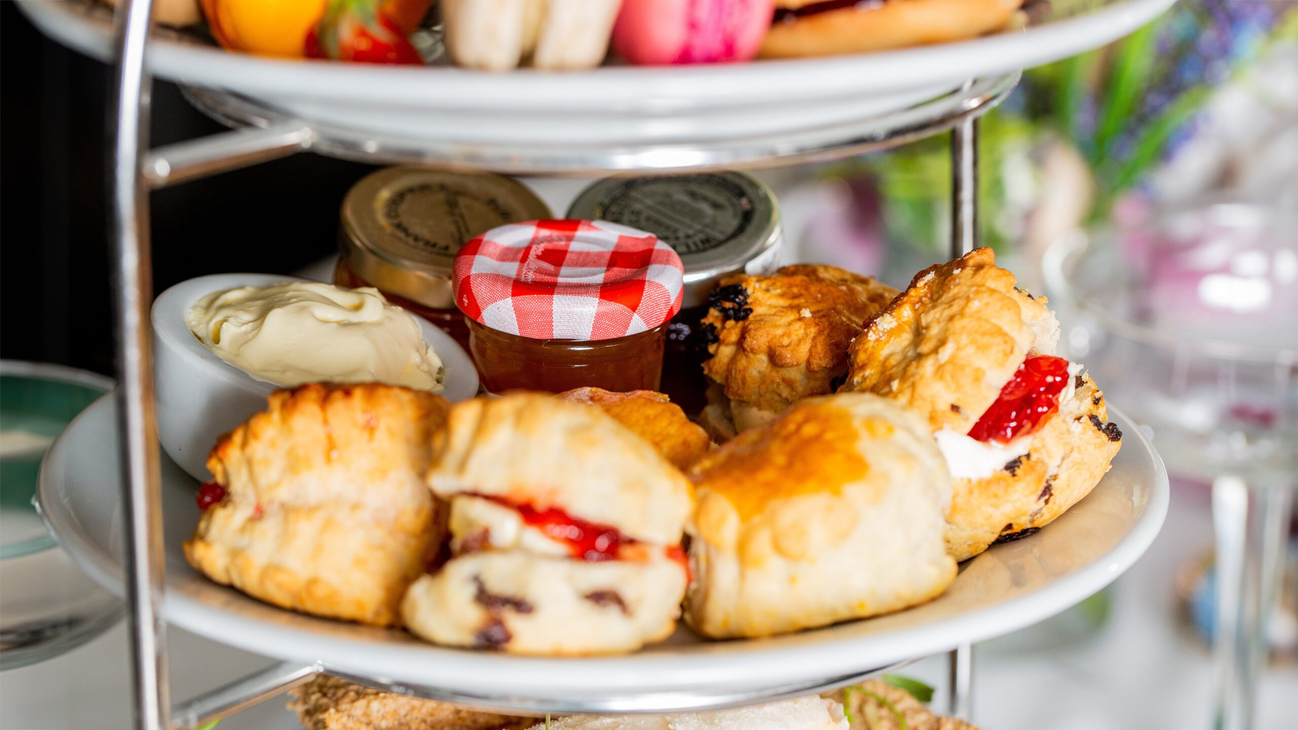 De perfecte Moederdag verrassing: geef een zelfgemaakte high tea cadeau