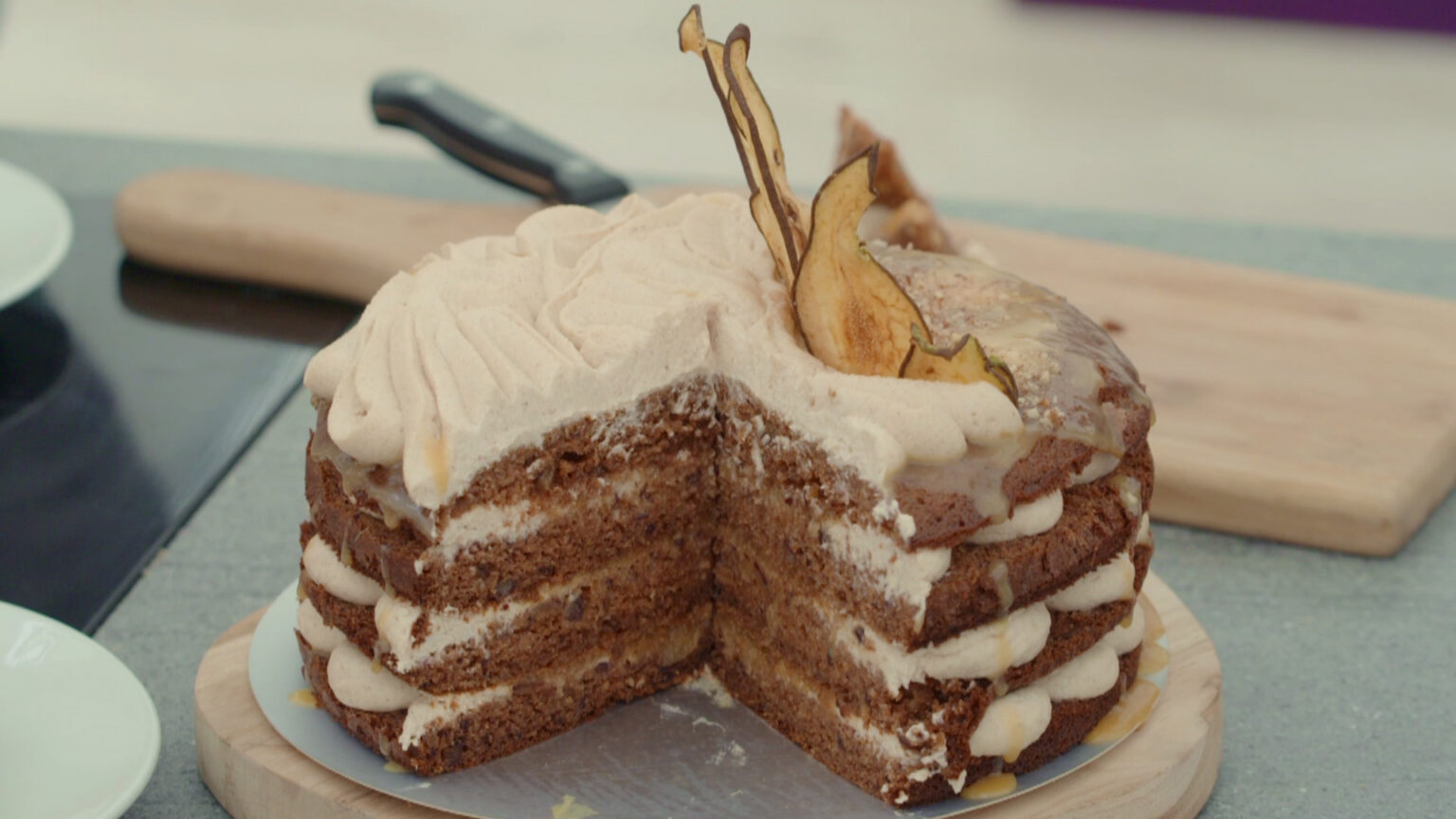 Sticky toffee cake met chai en peer - Heel Holland Bakt