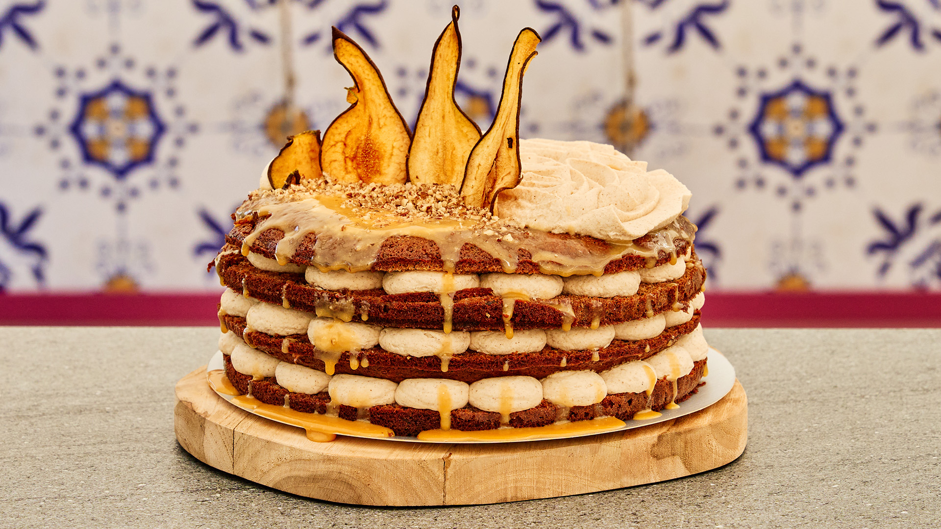 Sticky toffee cake met chai en peer - Heel Holland Bakt