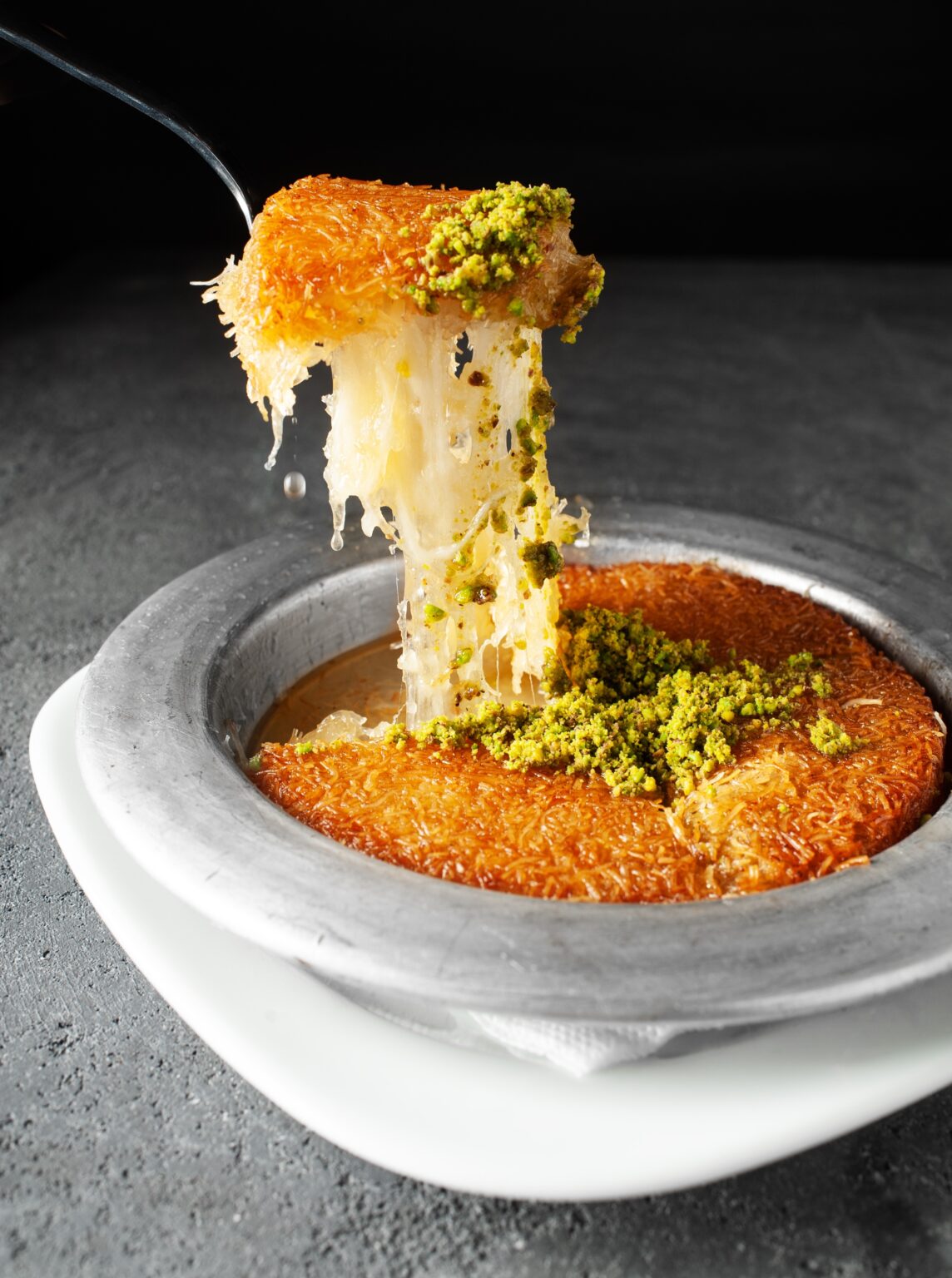 Wil je maken: knafeh met mozzarella en ricotta - Heel Holland Bakt