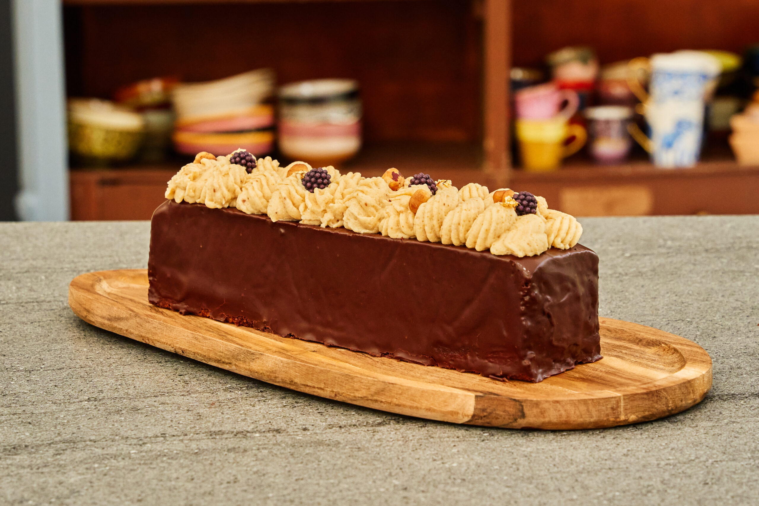 Gevulde marble chocolade hazelnoot praline cake - Heel Holland Bakt